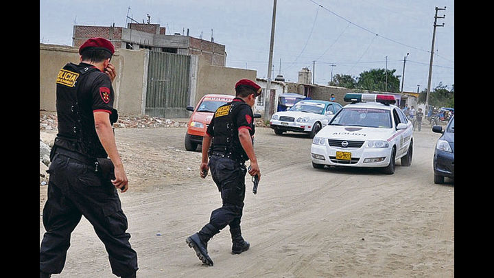 Atrapan a dos ladrones que se hacían pasar como policías para cometer ... Atrapan a dos ladrones que se hacían pasar como policías para cometer ...