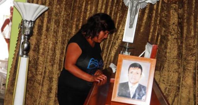 Madre de familia llora por la muerte de su hijo y exige captura de ... Madre de familia llora por la muerte de su hijo y exige captura de ...