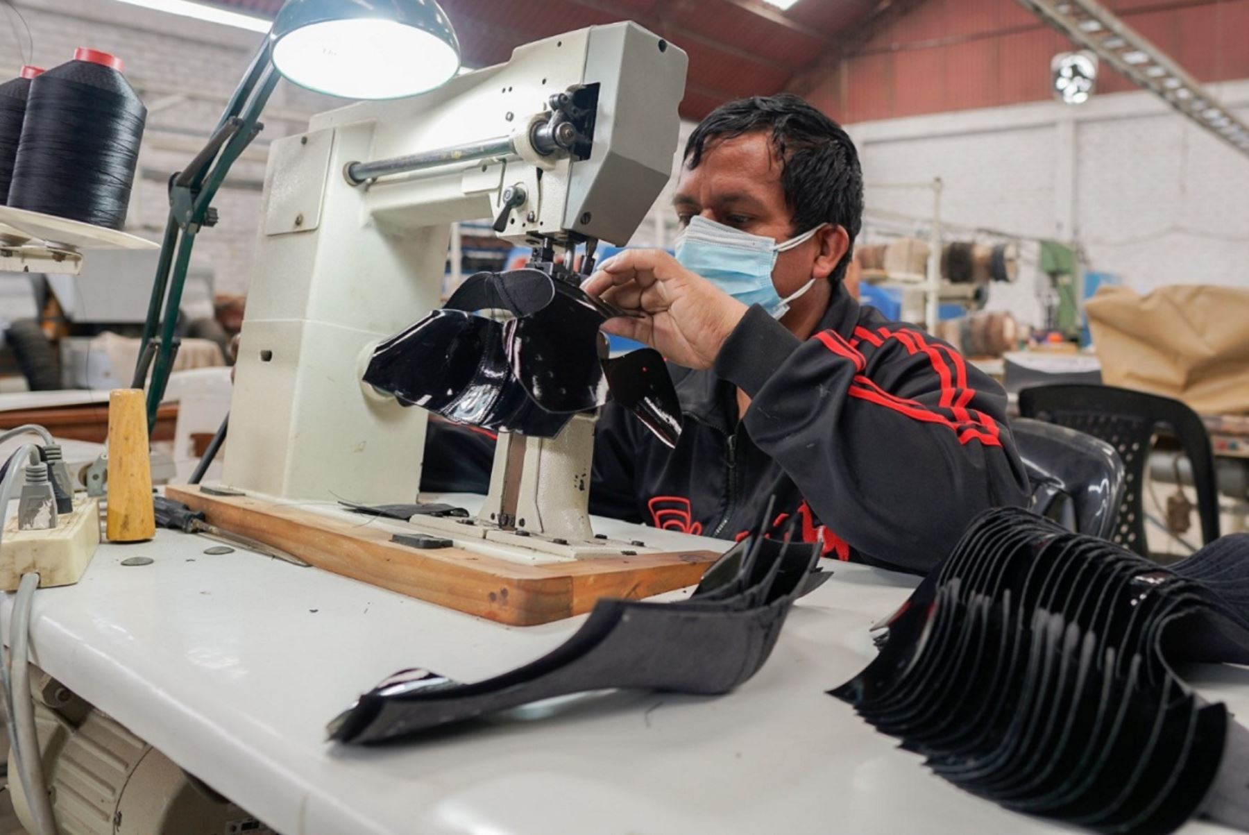 Estado convoca a mypes de cuero, calzado y mochilas por más de S/ 69 ...