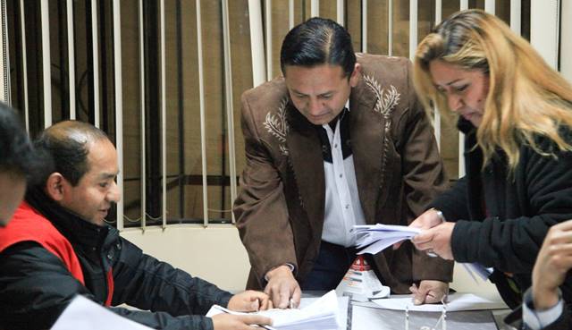 Luis Saavedra inscrito como candidato al gobierno regional por Siempre ...