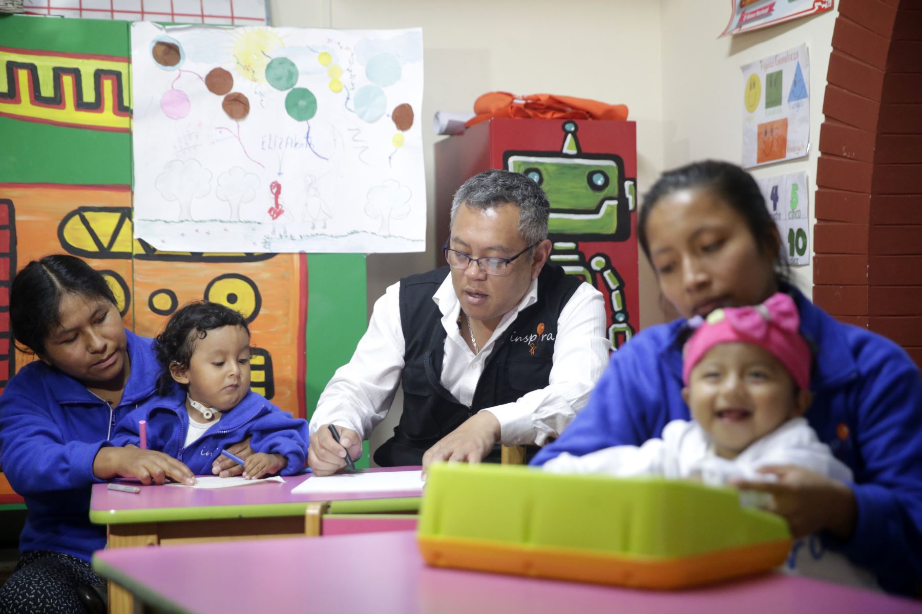 Médico peruano es galardonado como el Héroe del 2018 por CNN ...