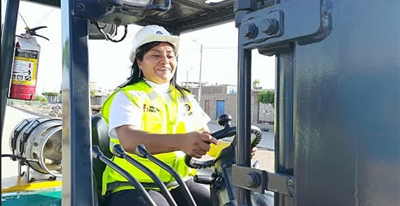 Ministerio de Trabajo capacita a mujeres para operar maquinarias ...