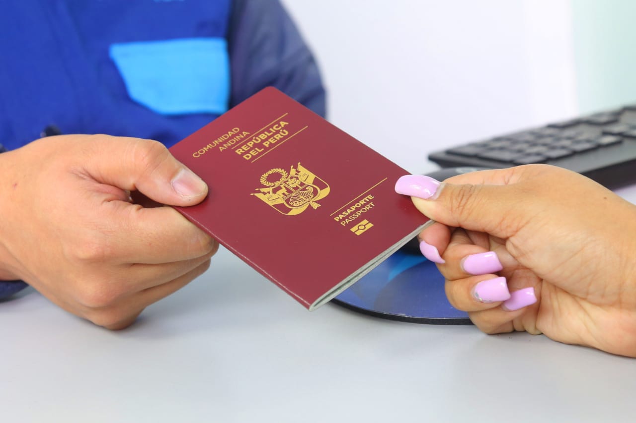 Pasaporte electrónico de peruanos en el exterior tendrá vigencia de 10 ...