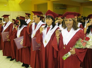Medio centenar de universitarios se graduaron en la Uladech ...